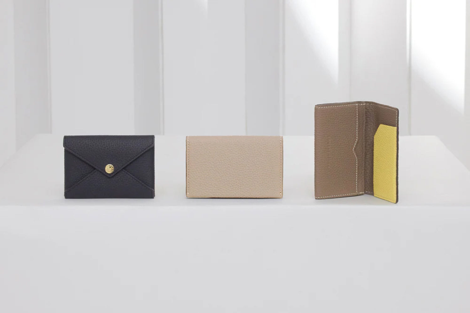 Card Cases & Holders – Premium Leather Craftsmanship | BONAVENTURA